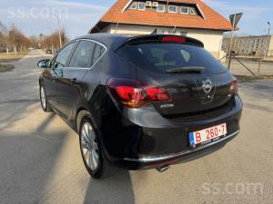 Black Opel Astra 2014 in Ogre, with an engine capacity of 2.00 L and mileage of 238 thousand km for 5250 €, photo 11 on AUTOMOTO.COM.LV