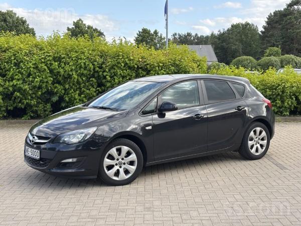 Black Opel Astra 2014 in Liepaja, with an engine capacity of 2.00 L and mileage of 215 thousand km for 4200 €, photo 1 on AUTOMOTO.COM.LV