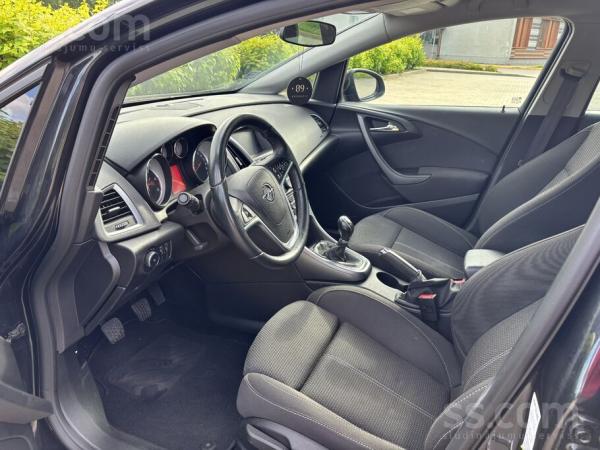 Black Opel Astra 2014 in Liepaja, with an engine capacity of 2.00 L and mileage of 215 thousand km for 4200 €, photo 5 on AUTOMOTO.COM.LV
