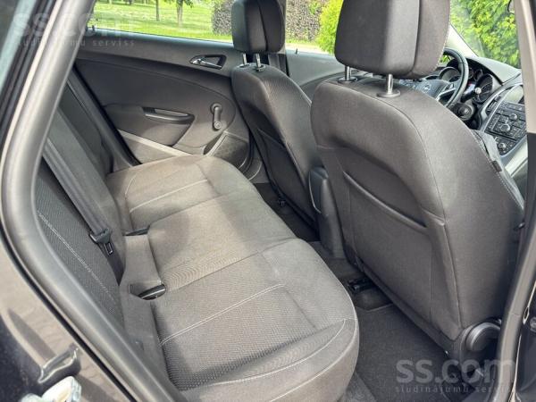 Black Opel Astra 2014 in Liepaja, with an engine capacity of 2.00 L and mileage of 215 thousand km for 4200 €, photo 8 on AUTOMOTO.COM.LV