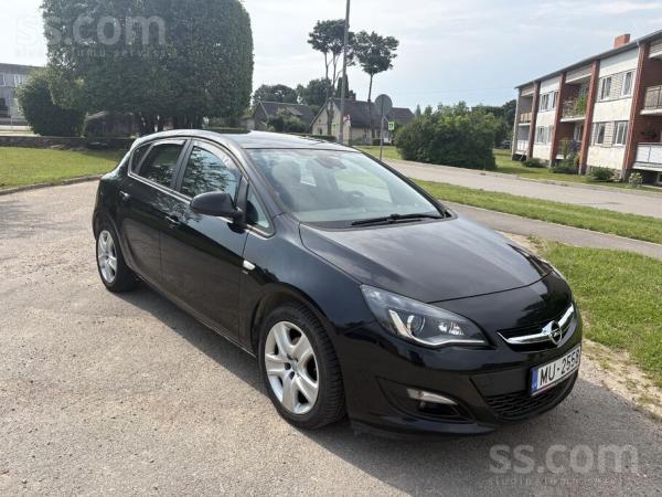 Black Opel Astra 2014 in Saldus, with an engine capacity of 1.40 L and mileage of 246 thousand km for 5950 €, photo 1 on AUTOMOTO.COM.LV