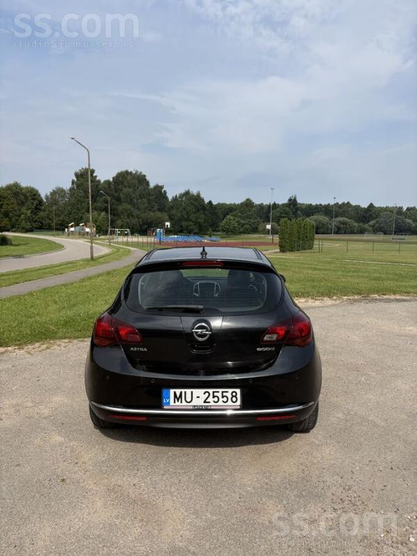 Black Opel Astra 2014 in Saldus, with an engine capacity of 1.40 L and mileage of 246 thousand km for 5950 €, photo 2 on AUTOMOTO.COM.LV