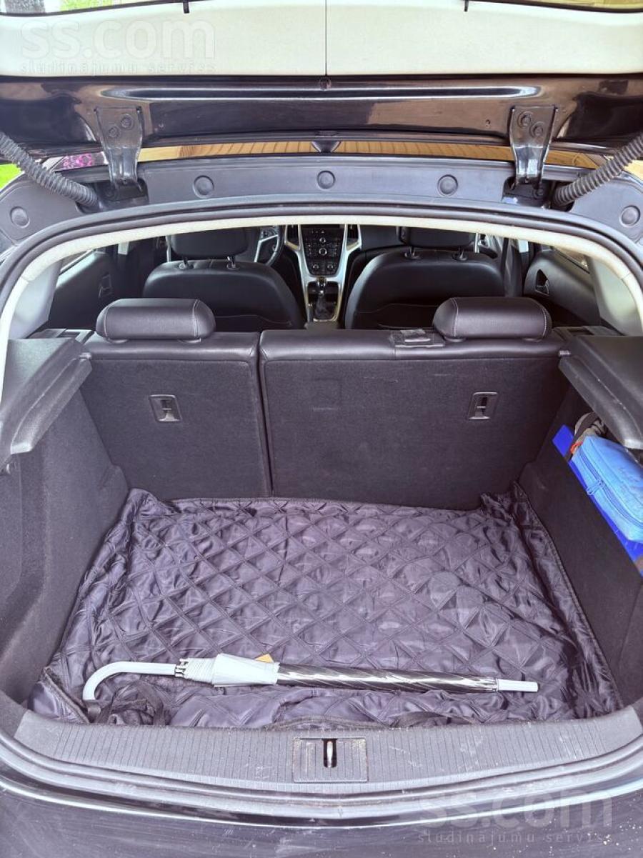 Melns Opel Astra 2014 Saldus, ar dzinēja tilpumu 1.40 L un nobraukumu 246 tūkst. km par 5950 €, foto 5 vietnē AUTOMOTO.COM.LV