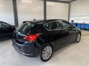 Black Opel Astra 2014 in Kaunas, with an engine capacity of 1.60 L and mileage of 231 thousand km for 3500 €, photo 4 on AUTOMOTO.COM.LV