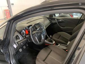 Black Opel Astra 2014 in Kaunas, with an engine capacity of 1.60 L and mileage of 231 thousand km for 3500 €, photo 6 on AUTOMOTO.COM.LV