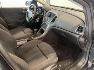 Black Opel Astra 2014 in Kaunas, with an engine capacity of 1.60 L and mileage of 231 thousand km for 3500 €, photo 7 on AUTOMOTO.COM.LV