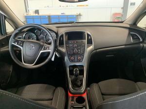 Black Opel Astra 2014 in Kaunas, with an engine capacity of 1.60 L and mileage of 231 thousand km for 3500 €, photo 9 on AUTOMOTO.COM.LV