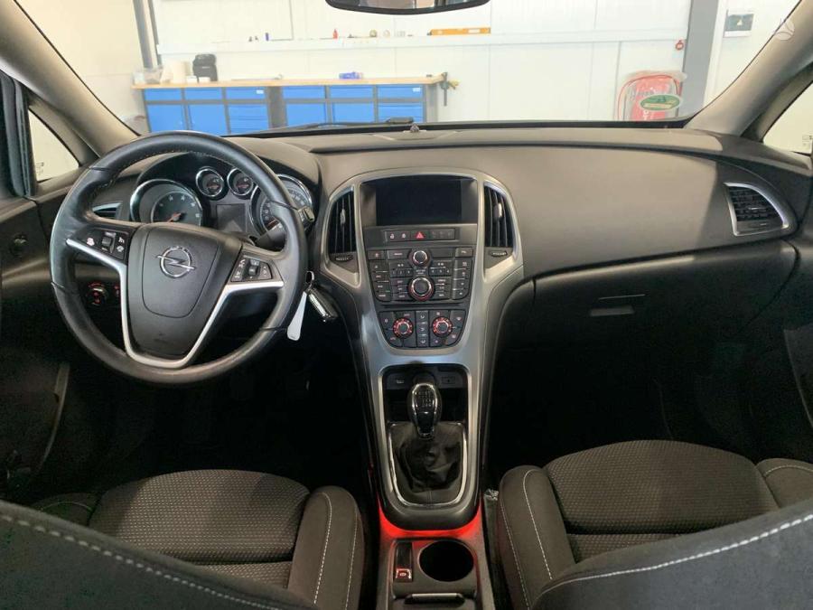 Black Opel Astra 2014 in Kaunas, with an engine capacity of 1.60 L and mileage of 231 thousand km for 3500 €, photo 9 on AUTOMOTO.COM.LV