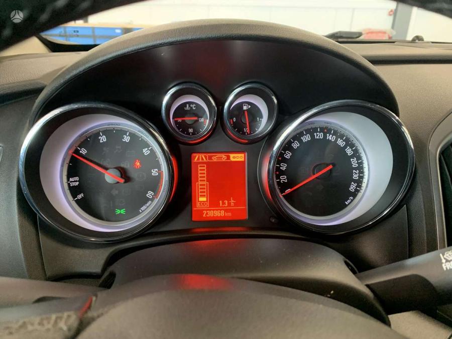 Black Opel Astra 2014 in Kaunas, with an engine capacity of 1.60 L and mileage of 231 thousand km for 3500 €, photo 10 on AUTOMOTO.COM.LV