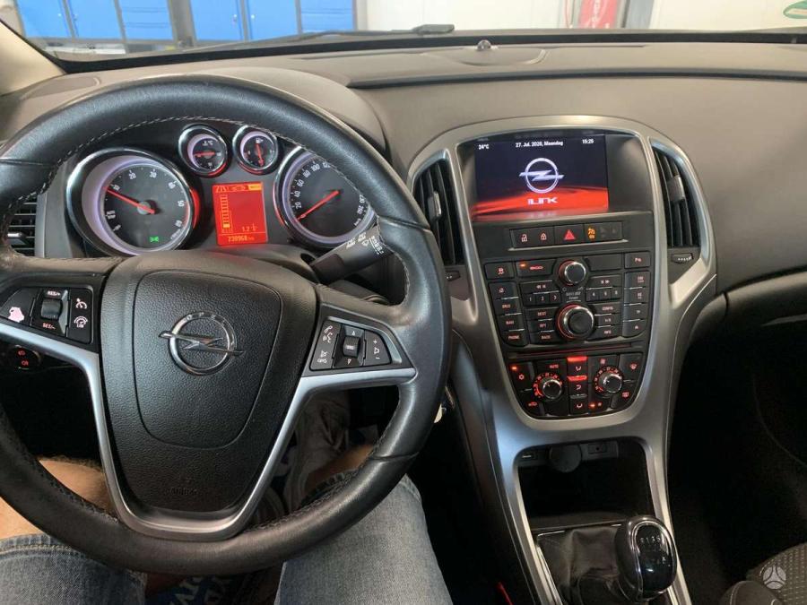 Black Opel Astra 2014 in Kaunas, with an engine capacity of 1.60 L and mileage of 231 thousand km for 3500 €, photo 11 on AUTOMOTO.COM.LV
