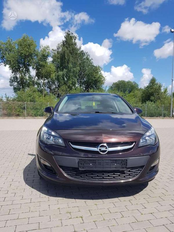 Black Opel Astra 2014 in Marijampole, with an engine capacity of 1.60 L and mileage of 188 thousand km for 4499 €, photo 3 on AUTOMOTO.COM.LV