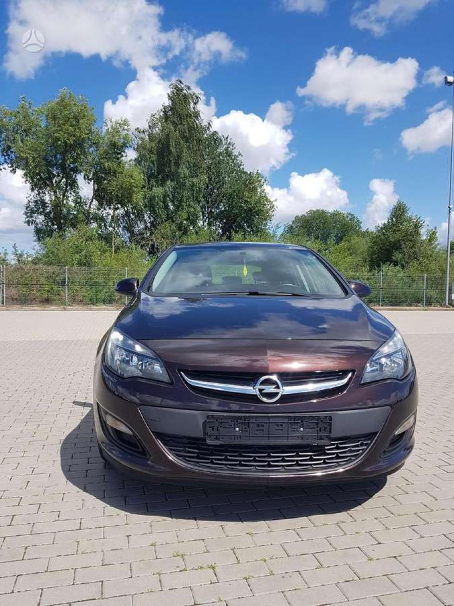Black Opel Astra 2014 in Marijampole, with an engine capacity of 1.60 L and mileage of 188 thousand km for 4499 €, photo 4 on AUTOMOTO.COM.LV