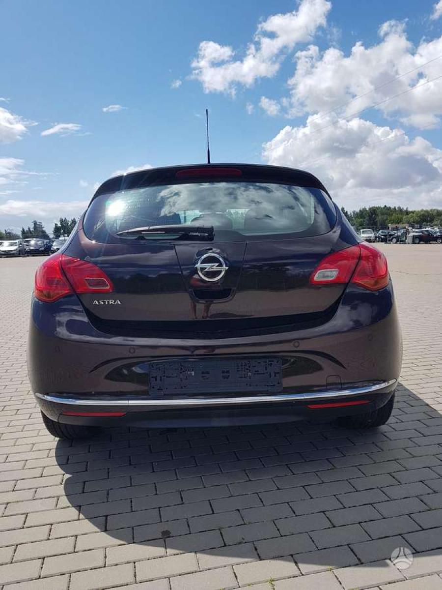 Black Opel Astra 2014 in Marijampole, with an engine capacity of 1.60 L and mileage of 188 thousand km for 4499 €, photo 8 on AUTOMOTO.COM.LV