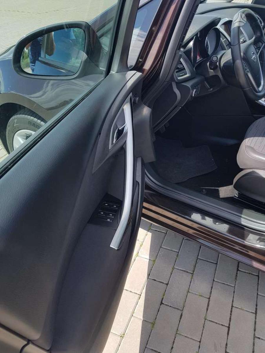 Black Opel Astra 2014 in Marijampole, with an engine capacity of 1.60 L and mileage of 188 thousand km for 4499 €, photo 16 on AUTOMOTO.COM.LV