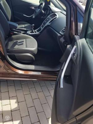 Black Opel Astra 2014 in Marijampole, with an engine capacity of 1.60 L and mileage of 188 thousand km for 4499 €, photo 20 on AUTOMOTO.COM.LV