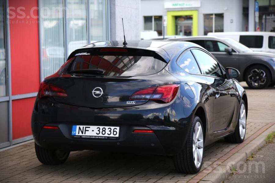 Black Opel Astra 2014 in Riga, with an engine capacity of 1.70 L and mileage of 241 thousand km for 4995 €, photo 7 on AUTOMOTO.COM.LV