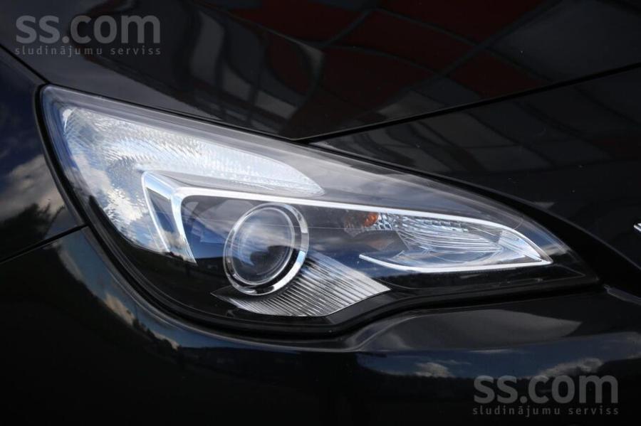 Black Opel Astra 2014 in Riga, with an engine capacity of 1.70 L and mileage of 241 thousand km for 4995 €, photo 8 on AUTOMOTO.COM.LV