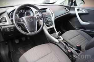 Black Opel Astra 2014 in Riga, with an engine capacity of 1.70 L and mileage of 241 thousand km for 4995 €, photo 10 on AUTOMOTO.COM.LV