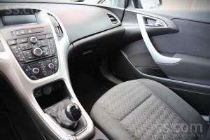 Black Opel Astra 2014 in Riga, with an engine capacity of 1.70 L and mileage of 241 thousand km for 4995 €, photo 11 on AUTOMOTO.COM.LV