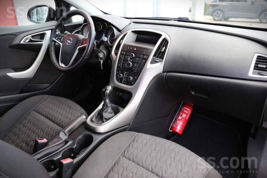Black Opel Astra 2014 in Riga, with an engine capacity of 1.70 L and mileage of 241 thousand km for 4995 €, photo 12 on AUTOMOTO.COM.LV