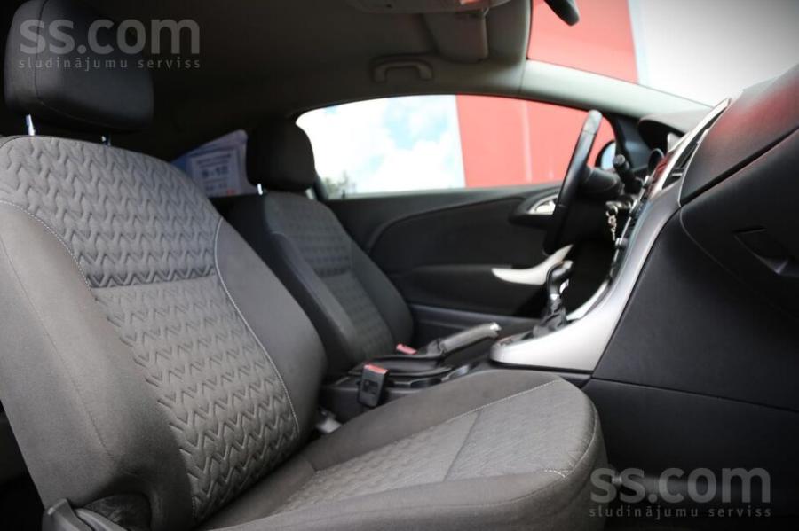 Black Opel Astra 2014 in Riga, with an engine capacity of 1.70 L and mileage of 241 thousand km for 4995 €, photo 15 on AUTOMOTO.COM.LV
