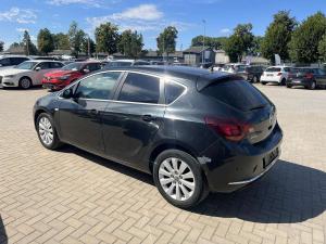 Melns Opel Astra 2014 Tauragė, ar dzinēja tilpumu 1.69 L un nobraukumu 274 tūkst. km par 3400 €, foto 14 vietnē AUTOMOTO.COM.LV