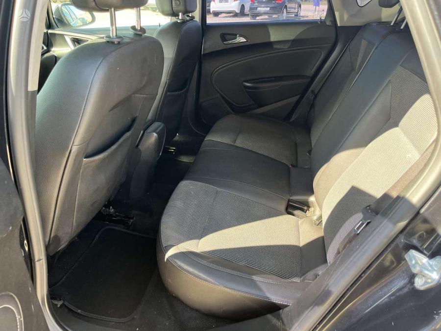 Melns Opel Astra 2014 Tauragė, ar dzinēja tilpumu 1.69 L un nobraukumu 274 tūkst. km par 3400 €, foto 19 vietnē AUTOMOTO.COM.LV