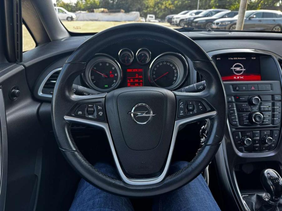 Melns Opel Astra 2014 Panevēža, ar dzinēja tilpumu 1.60 L un nobraukumu 185 tūkst. km par 5100 €, foto 6 vietnē AUTOMOTO.COM.LV
