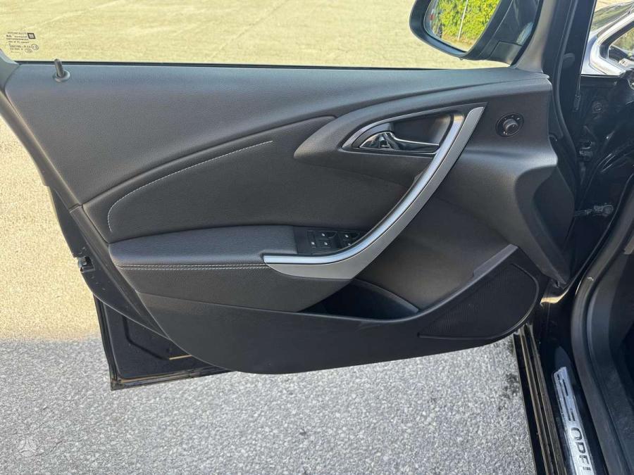 Melns Opel Astra 2014 Panevēža, ar dzinēja tilpumu 1.60 L un nobraukumu 185 tūkst. km par 5100 €, foto 11 vietnē AUTOMOTO.COM.LV