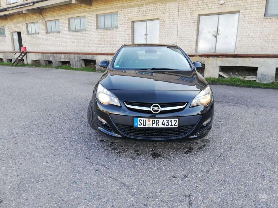 Black Opel Astra 2014 in Utena, with an engine capacity of 1.96 L and mileage of 220 thousand km for 4250 €, photo 4 on AUTOMOTO.COM.LV