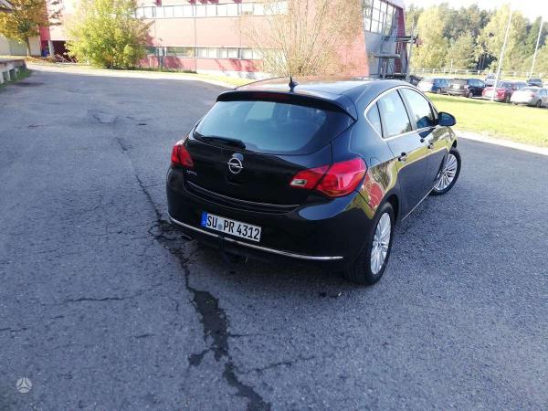 Black Opel Astra 2014 in Utena, with an engine capacity of 1.96 L and mileage of 220 thousand km for 4250 €, photo 5 on AUTOMOTO.COM.LV