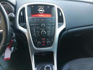 Black Opel Astra 2014 in Utena, with an engine capacity of 1.96 L and mileage of 220 thousand km for 4250 €, photo 7 on AUTOMOTO.COM.LV