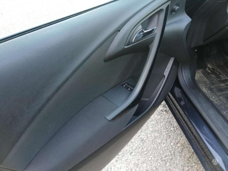 Black Opel Astra 2014 in Utena, with an engine capacity of 1.96 L and mileage of 220 thousand km for 4250 €, photo 9 on AUTOMOTO.COM.LV