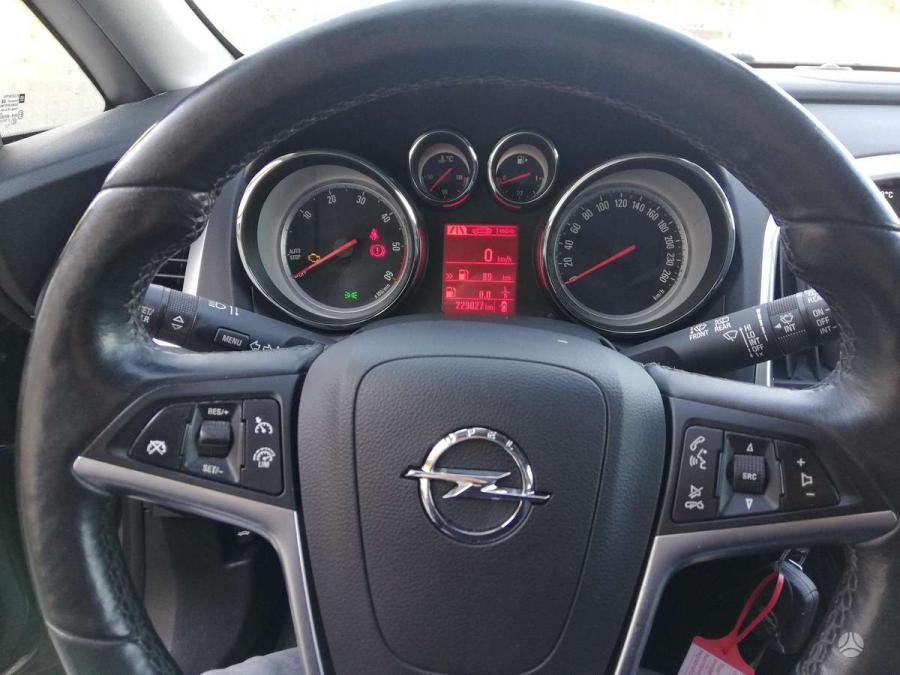 Black Opel Astra 2014 in Utena, with an engine capacity of 1.96 L and mileage of 220 thousand km for 4250 €, photo 10 on AUTOMOTO.COM.LV