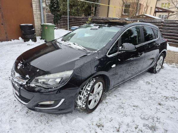 Black Opel Astra 2015 in Kaunas, with an engine capacity of 1.60 L and mileage of 252 thousand km for 5500 €, photo 1 on AUTOMOTO.COM.LV