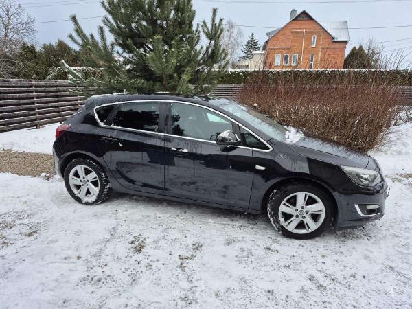 Black Opel Astra 2015 in Kaunas, with an engine capacity of 1.60 L and mileage of 252 thousand km for 5500 €, photo 4 on AUTOMOTO.COM.LV