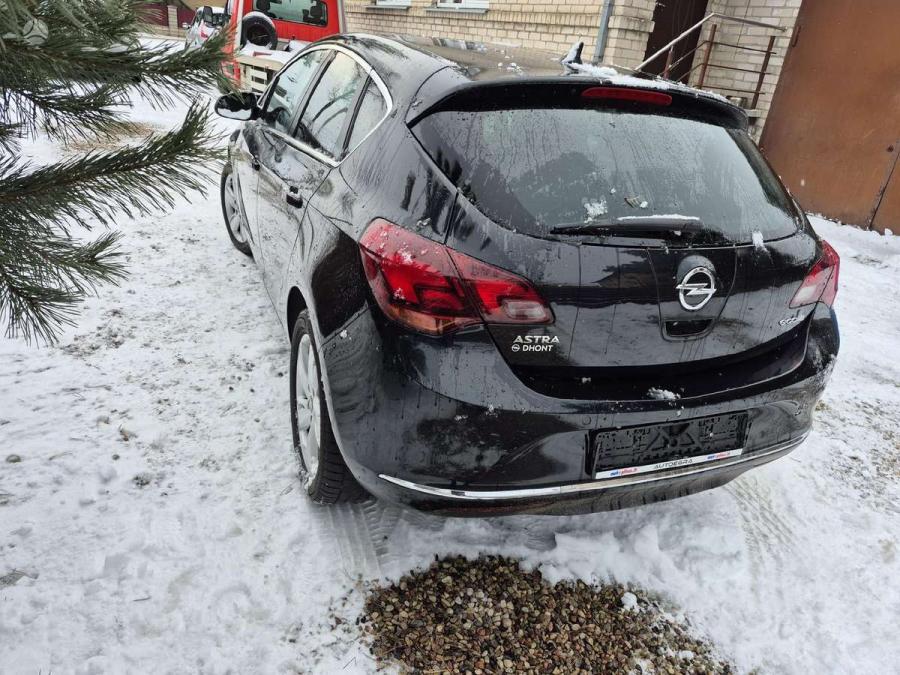 Black Opel Astra 2015 in Kaunas, with an engine capacity of 1.60 L and mileage of 252 thousand km for 5500 €, photo 5 on AUTOMOTO.COM.LV