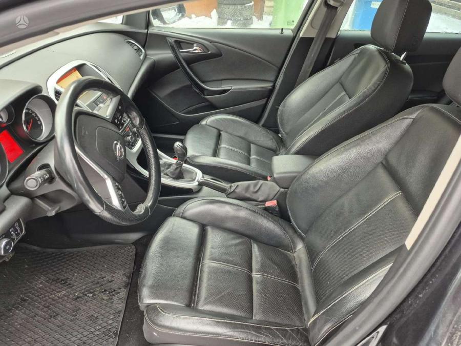 Black Opel Astra 2015 in Kaunas, with an engine capacity of 1.60 L and mileage of 252 thousand km for 5500 €, photo 11 on AUTOMOTO.COM.LV
