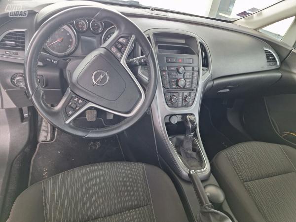 Black Opel Astra 2015 in Klaipeda, with an engine capacity of 1.60 L and mileage of 235 thousand km for 4150 €, photo 11 on AUTOMOTO.COM.LV