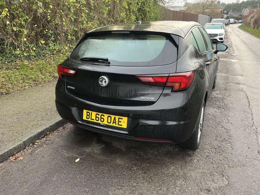 Black Opel Astra 2016 in Jonava, with an engine capacity of 1.60 L and mileage of 80 thousand km for 1000 €, photo 2 on AUTOMOTO.COM.LV