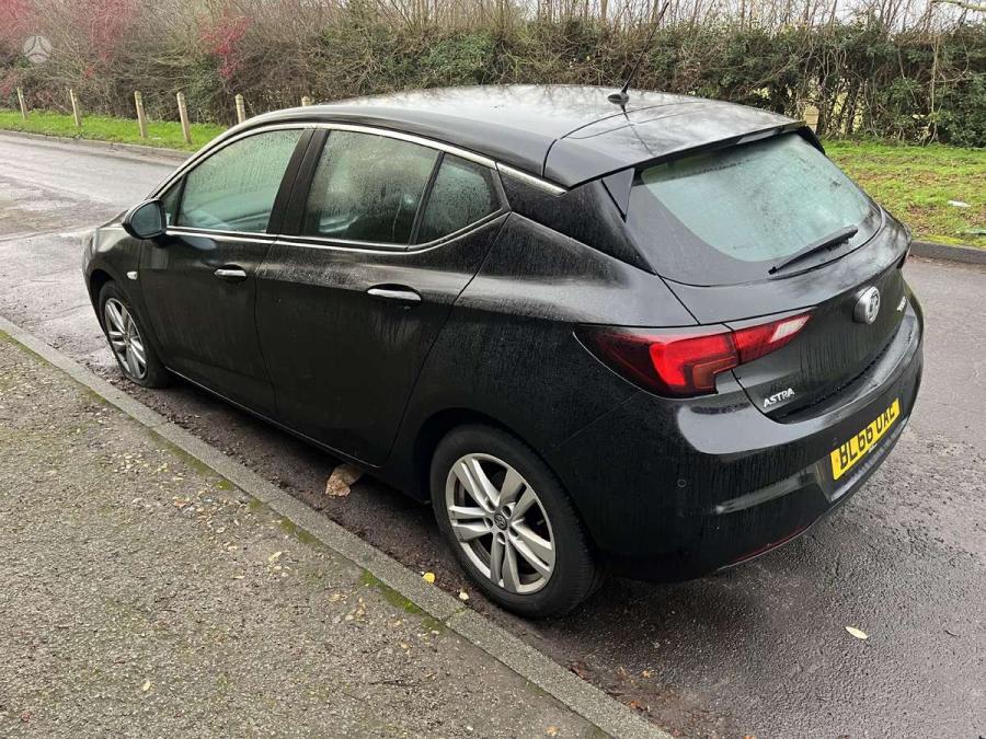 Black Opel Astra 2016 in Jonava, with an engine capacity of 1.60 L and mileage of 80 thousand km for 1000 €, photo 3 on AUTOMOTO.COM.LV