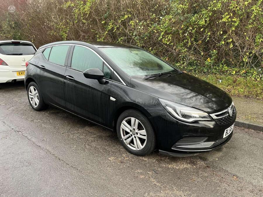 Black Opel Astra 2016 in Jonava, with an engine capacity of 1.60 L and mileage of 80 thousand km for 1000 €, photo 4 on AUTOMOTO.COM.LV