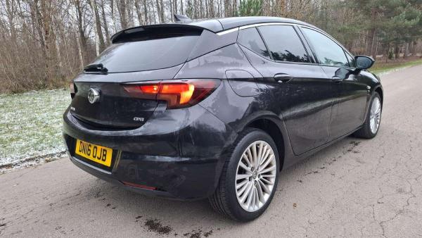 Black Opel Astra 2016 in Siauliai, with an engine capacity of 1.60 L and mileage of 167 thousand km for 3499 €, photo 4 on AUTOMOTO.COM.LV