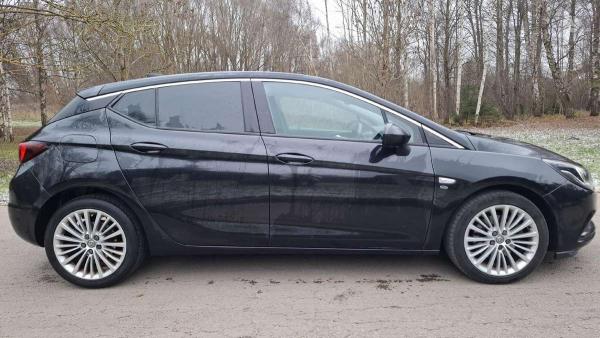 Black Opel Astra 2016 in Siauliai, with an engine capacity of 1.60 L and mileage of 167 thousand km for 3499 €, photo 8 on AUTOMOTO.COM.LV