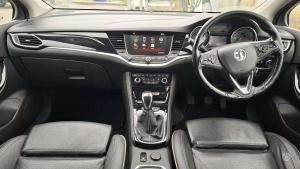 Melns Opel Astra 2016 Šauļi, ar dzinēja tilpumu 1.60 L un nobraukumu 167 tūkst. km par 3499 €, foto 11 vietnē AUTOMOTO.COM.LV
