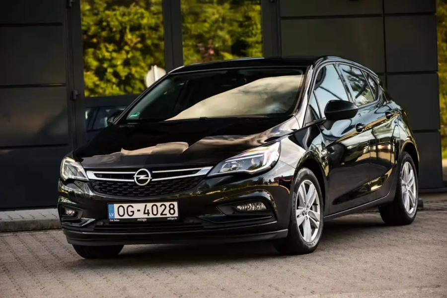 Melns Opel Astra 2016 Jelgava, ar dzinēja tilpumu 1.00 L un nobraukumu 184 tūkst. km par 6950 €, foto 1 vietnē AUTOMOTO.COM.LV