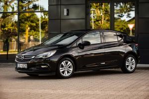 Melns Opel Astra 2016 Jelgava, ar dzinēja tilpumu 1.00 L un nobraukumu 184 tūkst. km par 6950 €, foto 4 vietnē AUTOMOTO.COM.LV