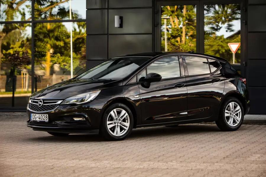 Melns Opel Astra 2016 Jelgava, ar dzinēja tilpumu 1.00 L un nobraukumu 184 tūkst. km par 6950 €, foto 4 vietnē AUTOMOTO.COM.LV