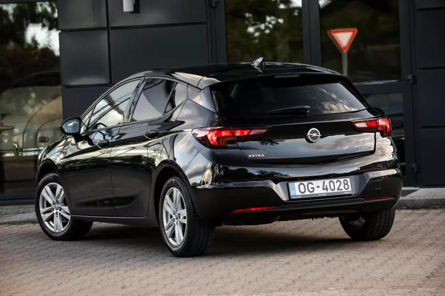 Melns Opel Astra 2016 Jelgava, ar dzinēja tilpumu 1.00 L un nobraukumu 184 tūkst. km par 6950 €, foto 10 vietnē AUTOMOTO.COM.LV