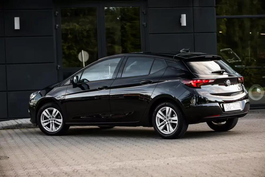 Melns Opel Astra 2016 Jelgava, ar dzinēja tilpumu 1.00 L un nobraukumu 184 tūkst. km par 6950 €, foto 11 vietnē AUTOMOTO.COM.LV